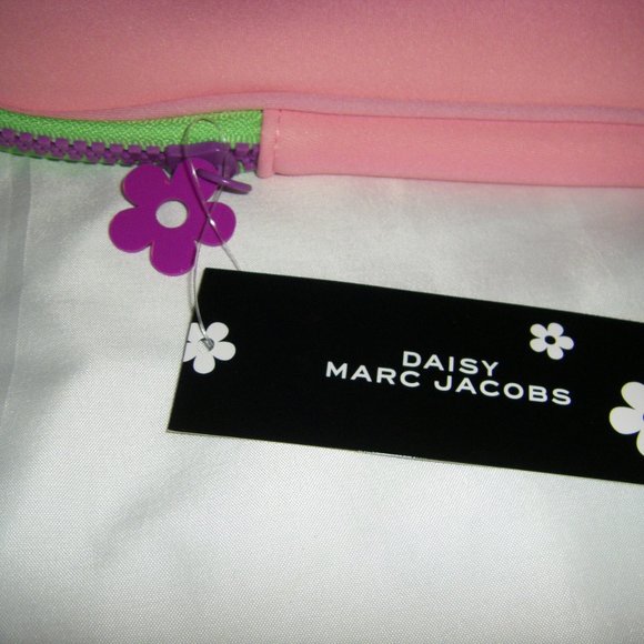 Marc Jacobs | Bags | Marc Jacobs Daisey Pop Laptop Bag Pink Neoprene ...